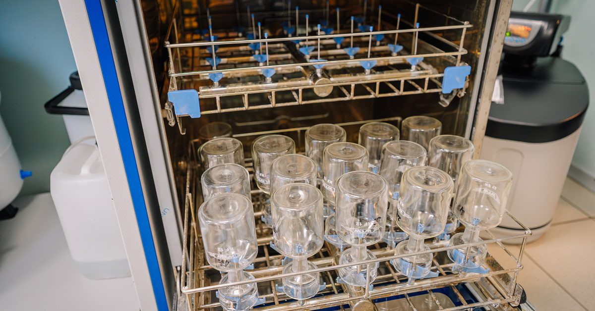 How To Avoid Cross Contamination in Lab Samples